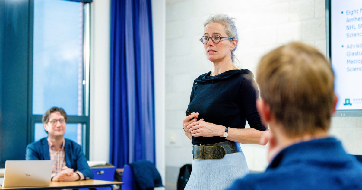 4TU-Redesign discussion with students of master program ‘Business Sales ...